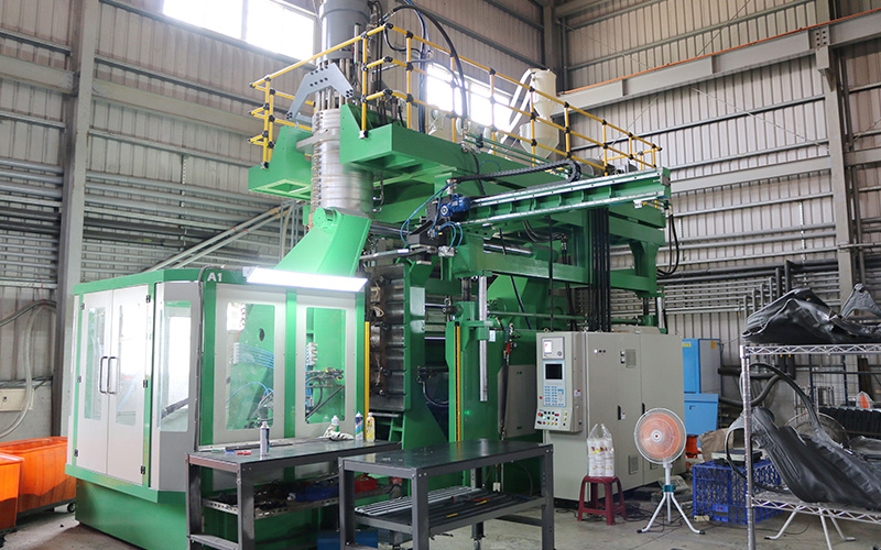 Manufacturing Equipment | YU CHING PLASTICS CO., LTD.